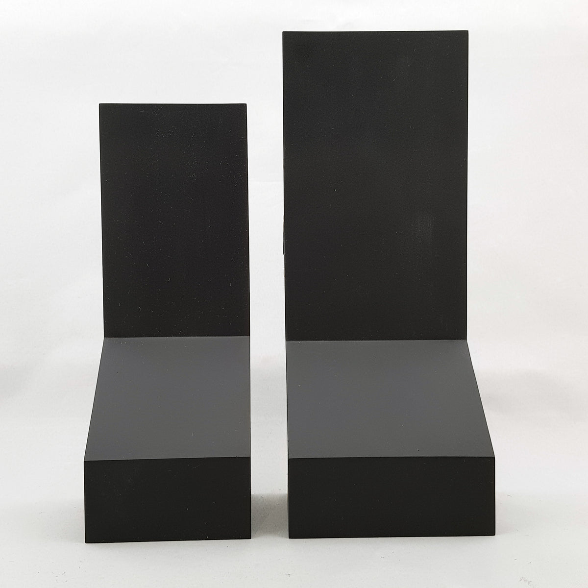 Sloped Backdrop Resin Display Plinths – Taro Modelmaker