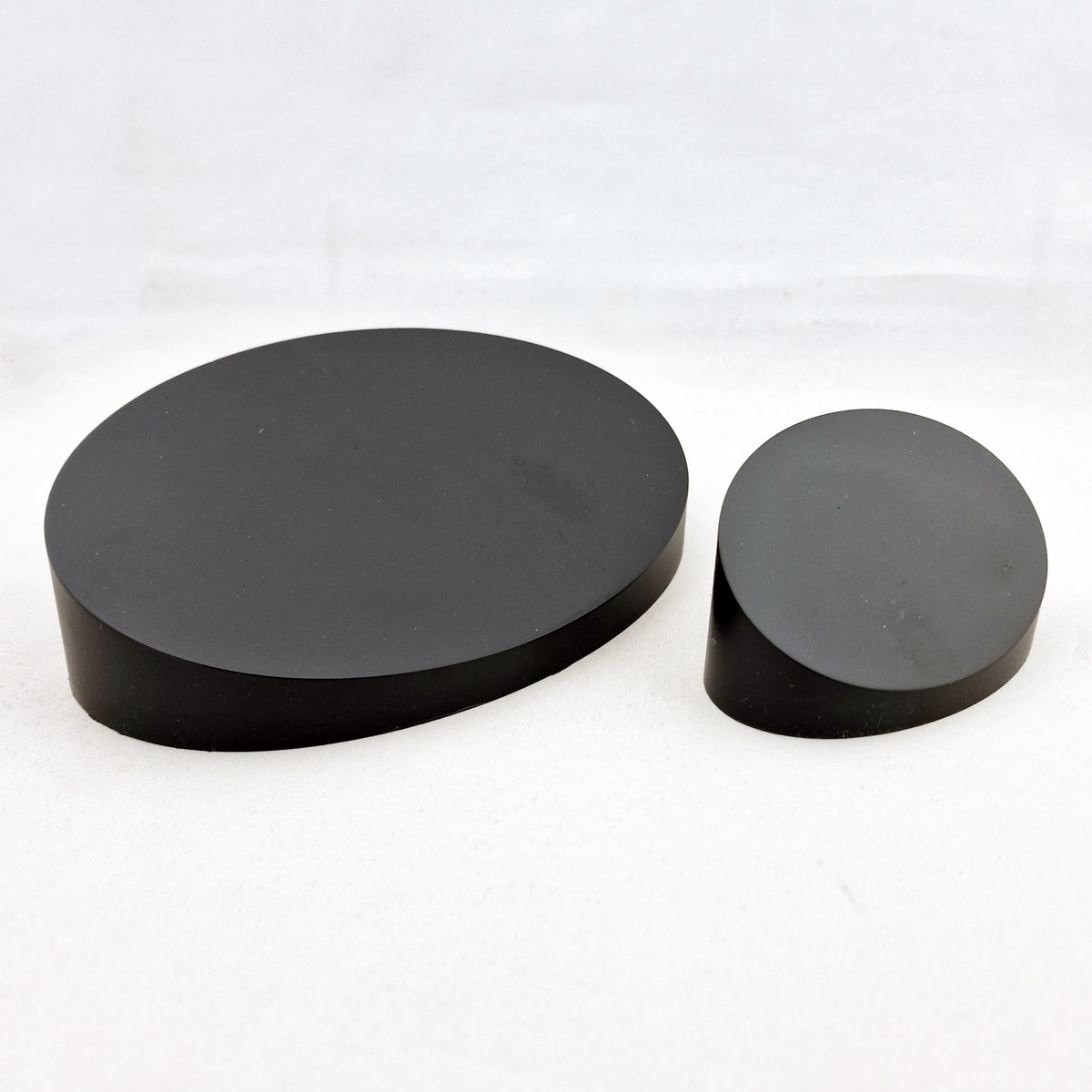 Sloped Oval Resin Display Plinths – Taro Modelmaker